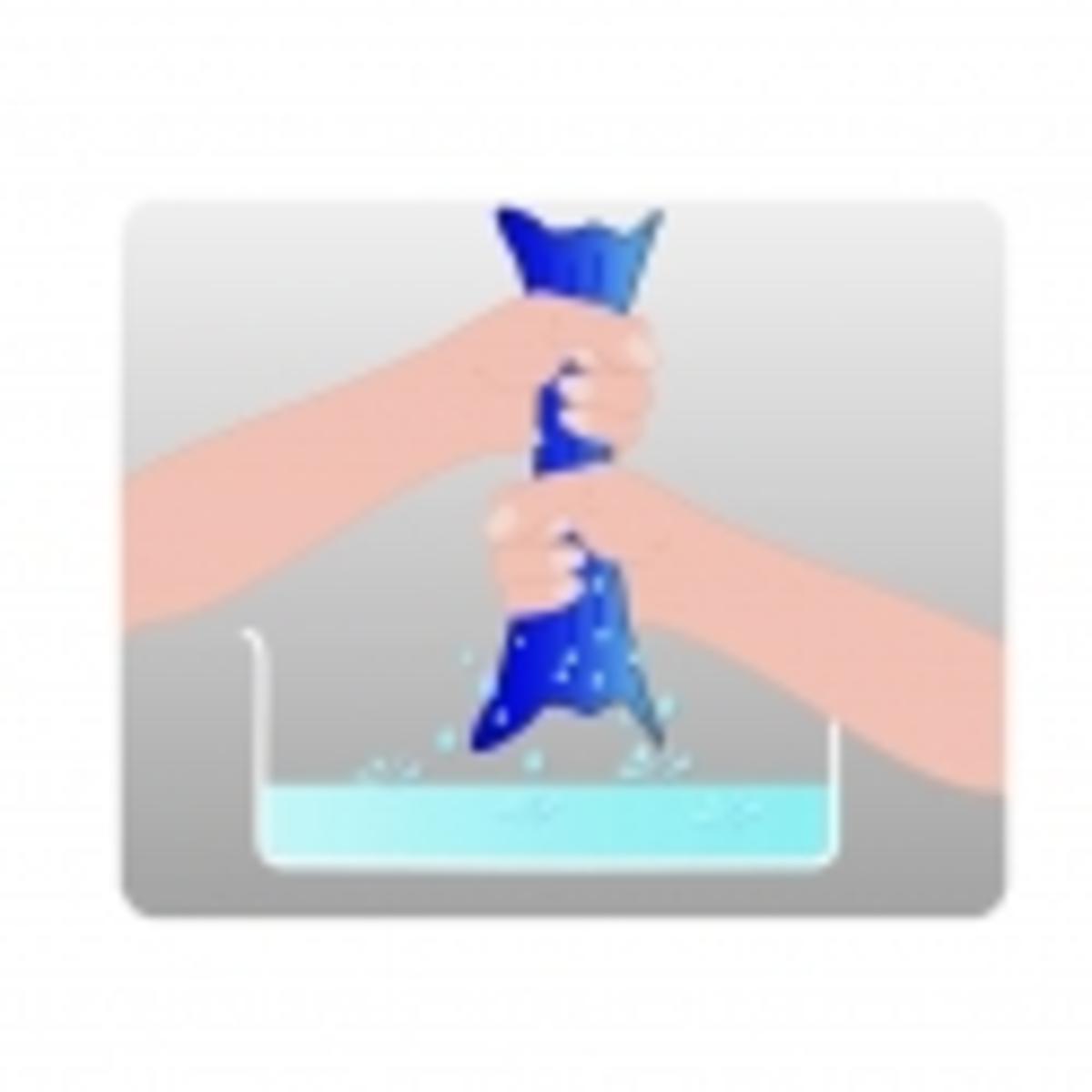 HyperKewl Evaporative Cooling Tank Black/Blue - The Warming Store